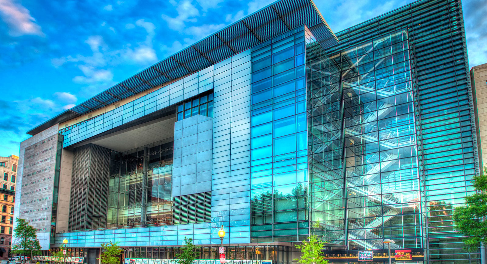 Newseum: News, Interactive Exhibits, Photographs & Artifacts